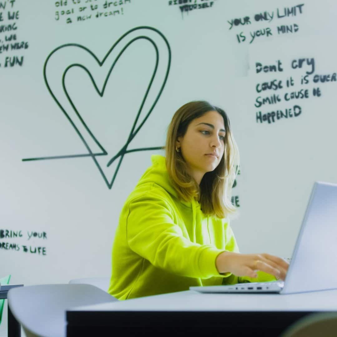 BRAVE GENERATION ACADEMY SPAIN - The Family Circle